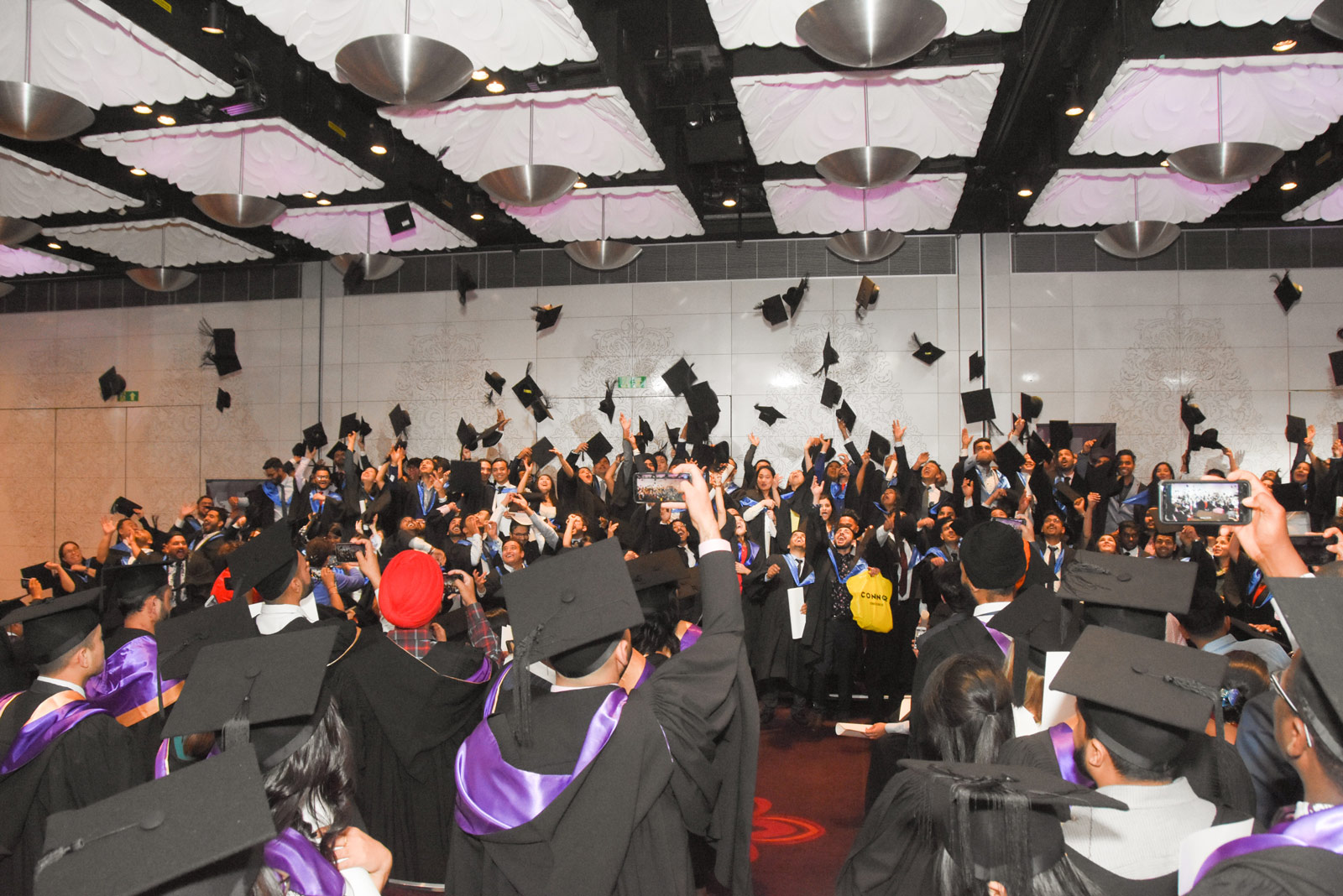 Holmes Institute: /Schools & Faculties /Higher Education /Graduation