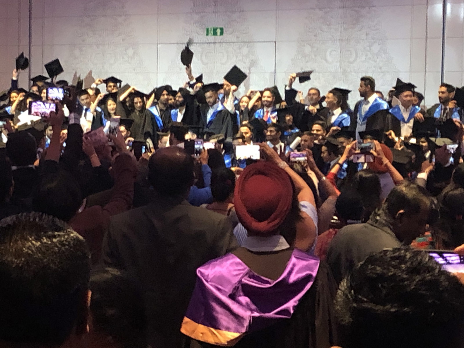 Holmes Institute: /Schools & Faculties /Higher Education /Graduation