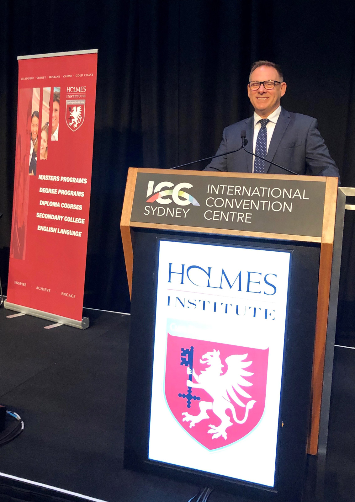 Holmes Institute: /Schools & Faculties /Higher Education /Graduation