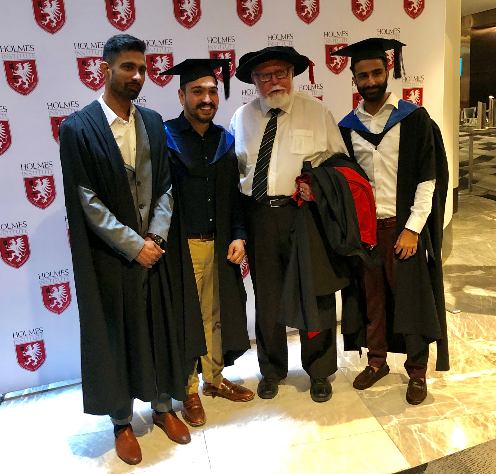 Holmes Institute: /Schools & Faculties /Higher Education /Graduation