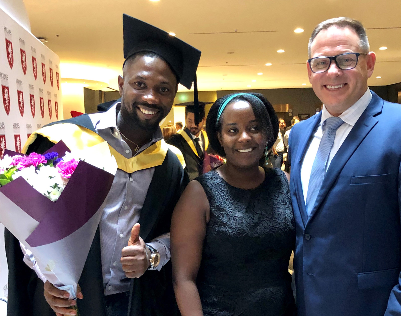 Holmes Institute: /Schools & Faculties /Higher Education /Graduation