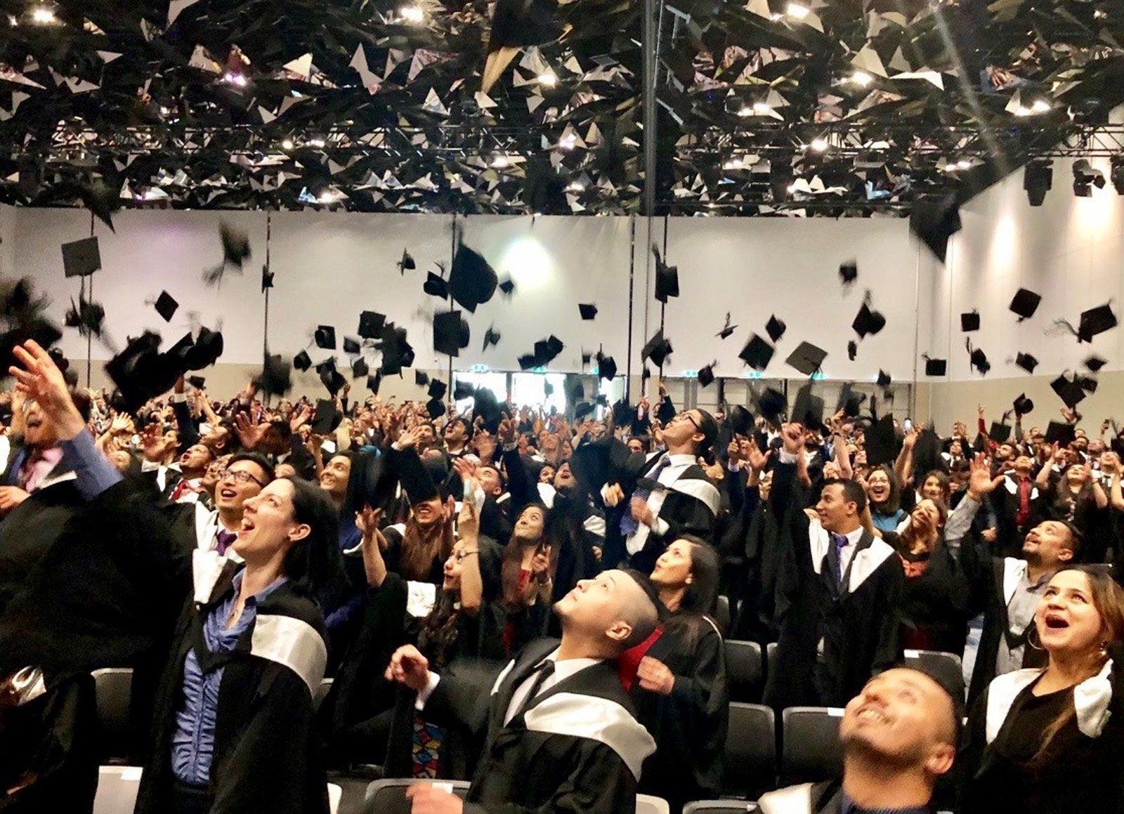 Holmes Institute: /Schools & Faculties /Higher Education /Graduation